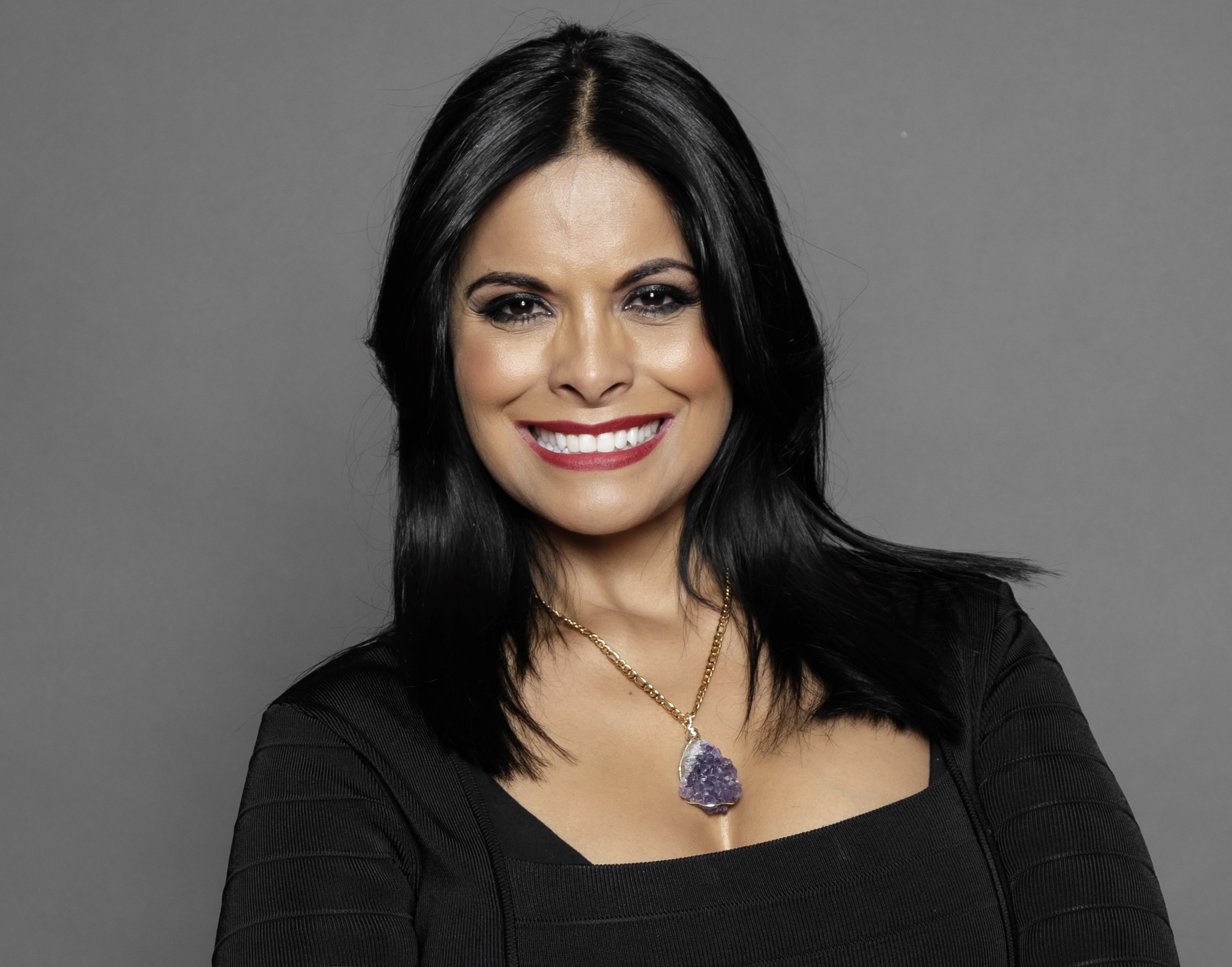 Adriana Flores, impulsora de la política femenina – ACRÓPOLIS