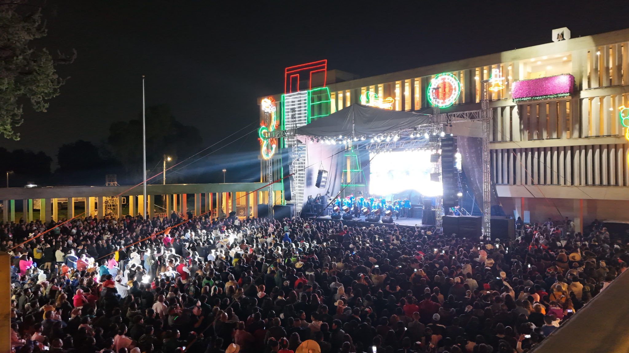 Gretchen Atilano encabeza la ceremonia del 214 Aniversario del Grito de ...